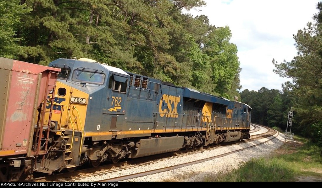 CSX ES44AH's 3142 and 762